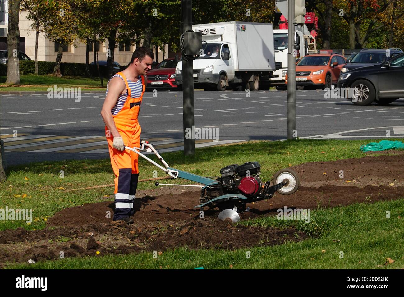 A worker digging the ground on the street Stock Photo - Alamy