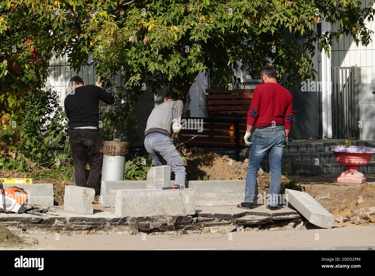 Curbstone hi-res stock photography and images - Alamy