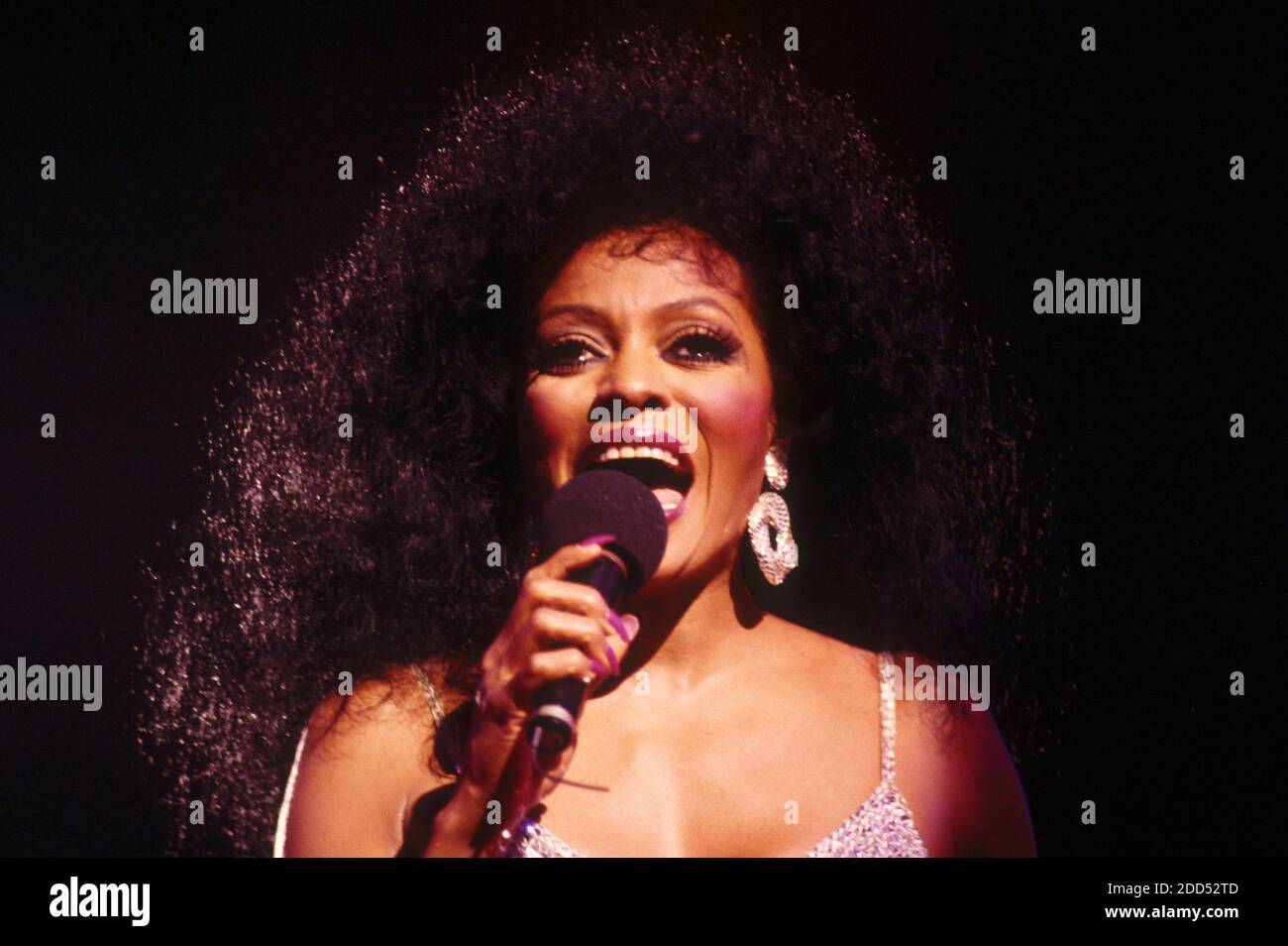 The supremes on stage hi-res stock photography and images - Alamy