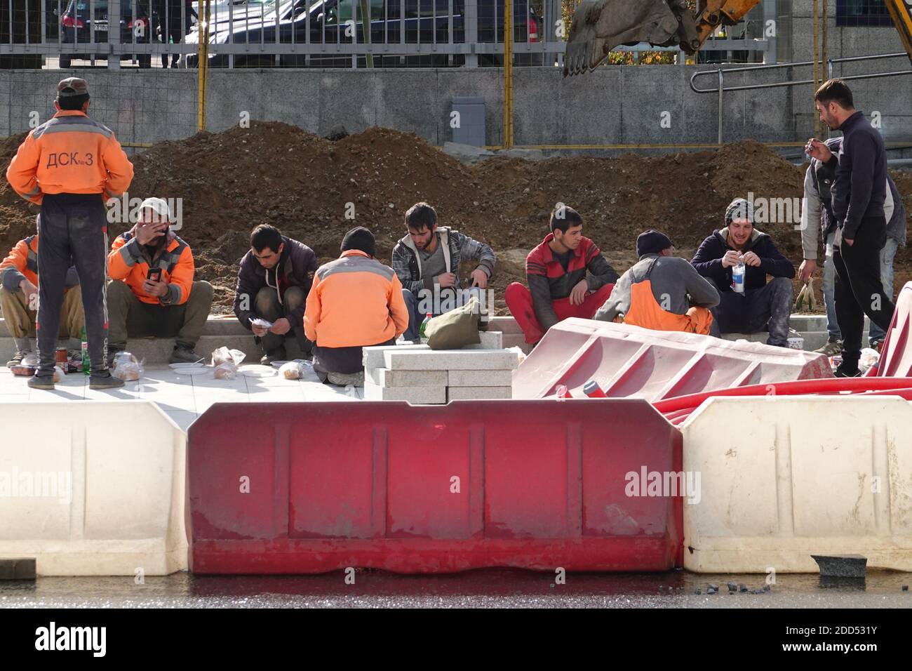 Moscow migrant workers hi-res stock photography and images - Alamy