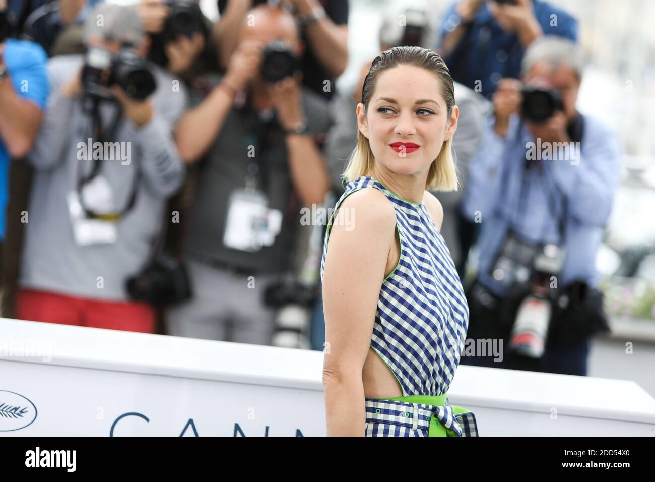 Actress Marion Cotillard attends the photocall for 'Angel Face (Gueule ...