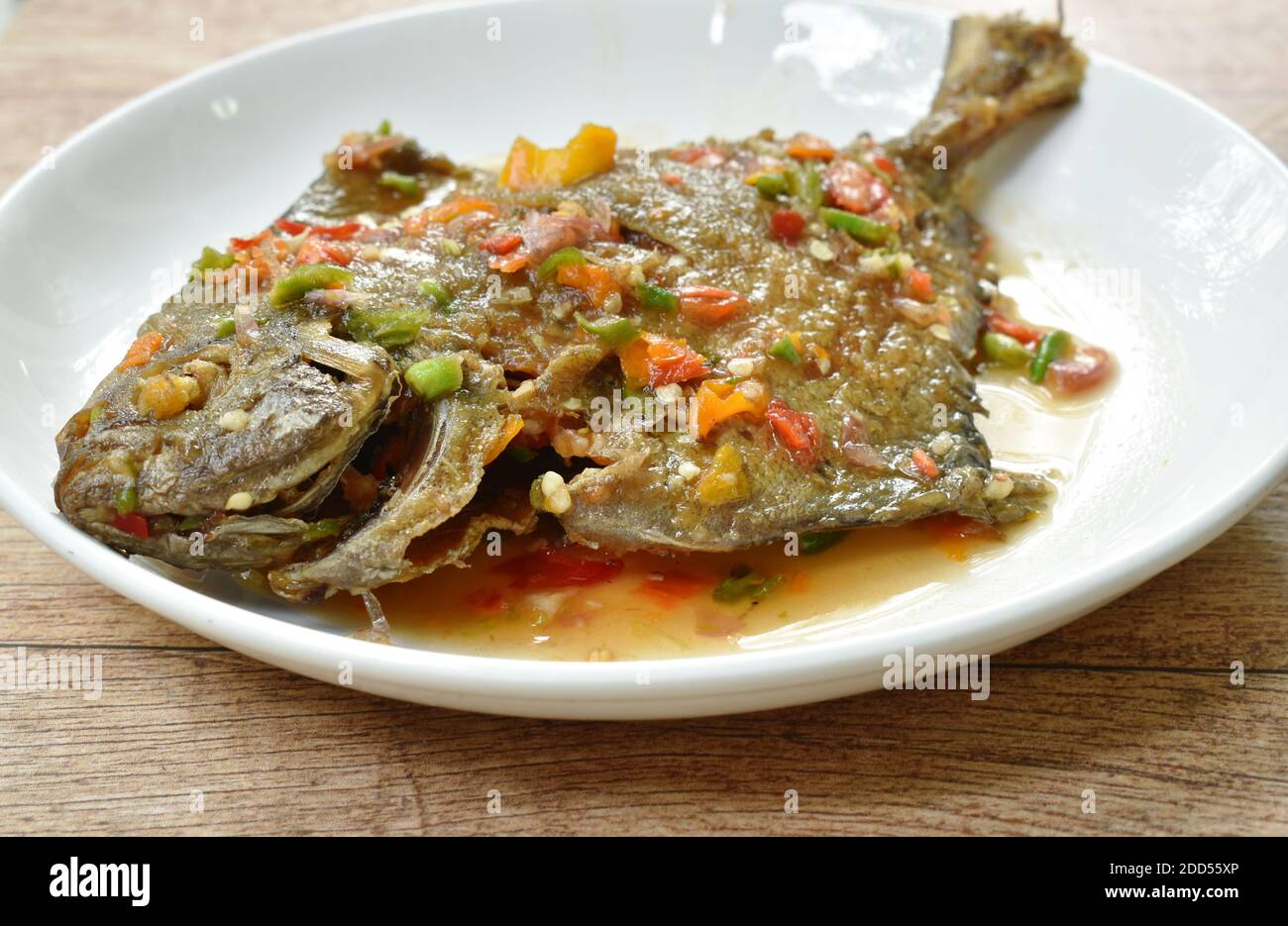Pomfret with lime hi-res stock photography and images - Alamy