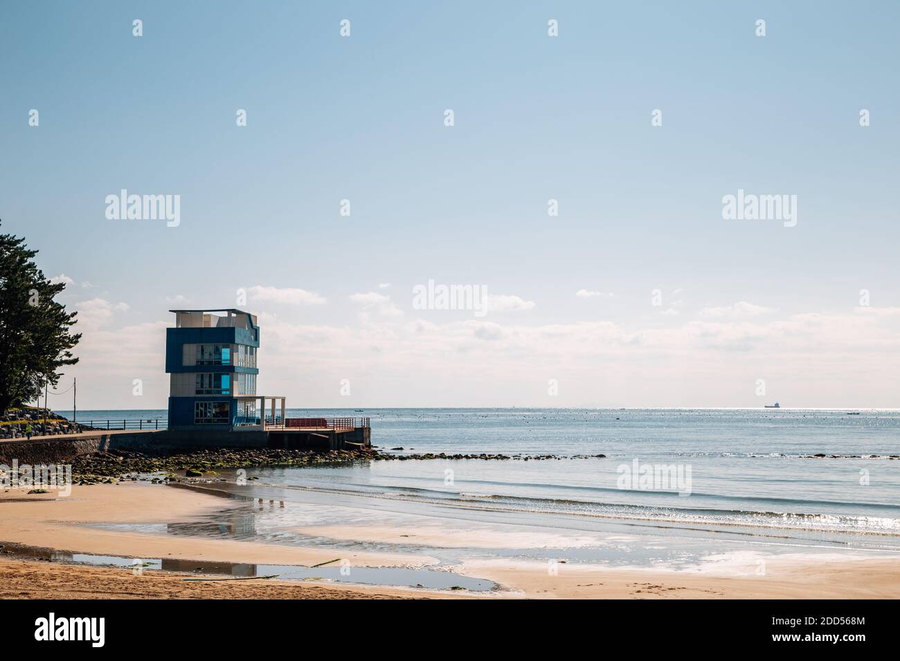Songjeong beach and Jukdo Park in Busan, Korea Stock Photo - Alamy