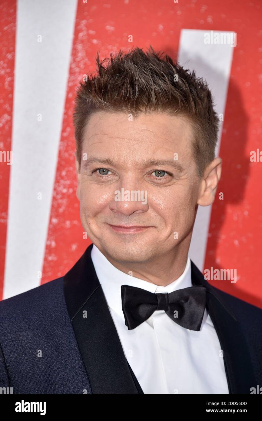 Jeremy Renner attends the premiere of Warner Bros. Pictures and New ...