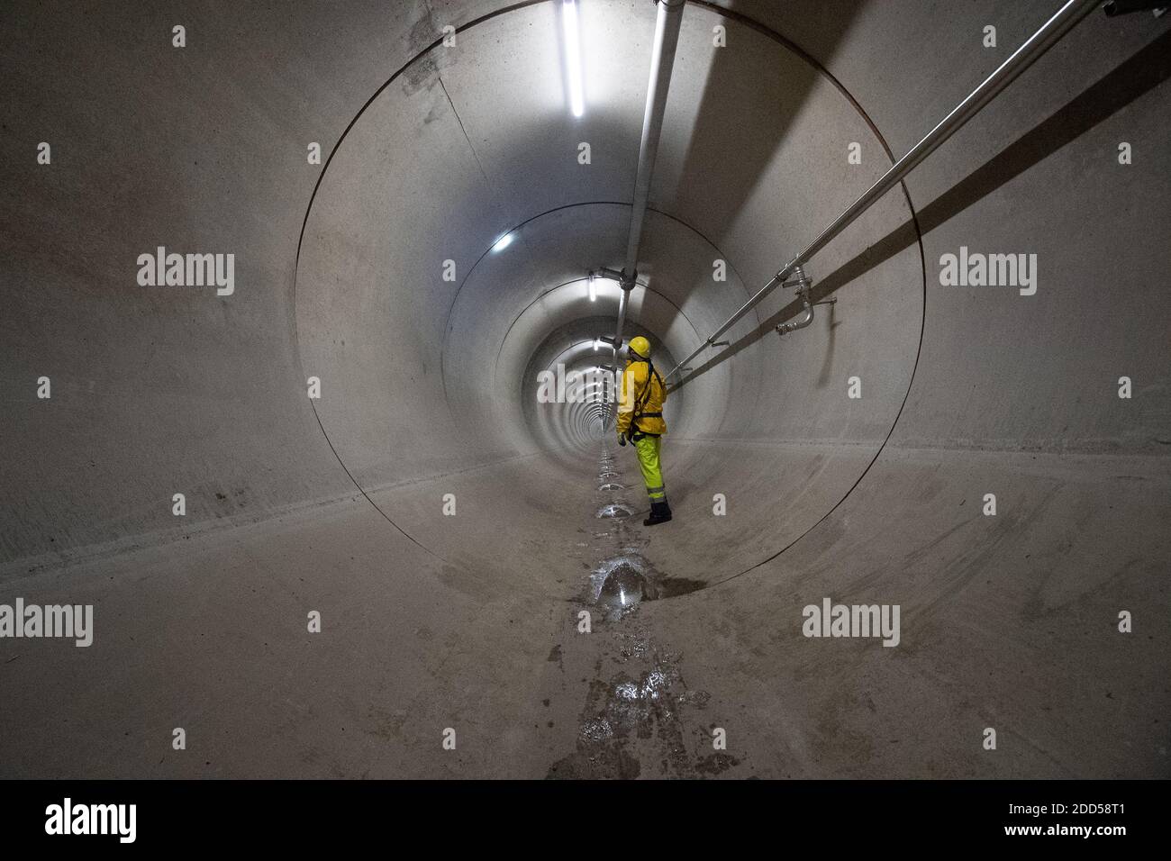 Berlin, Germany. 24th Nov, 2020. A worker is standing in the new ...