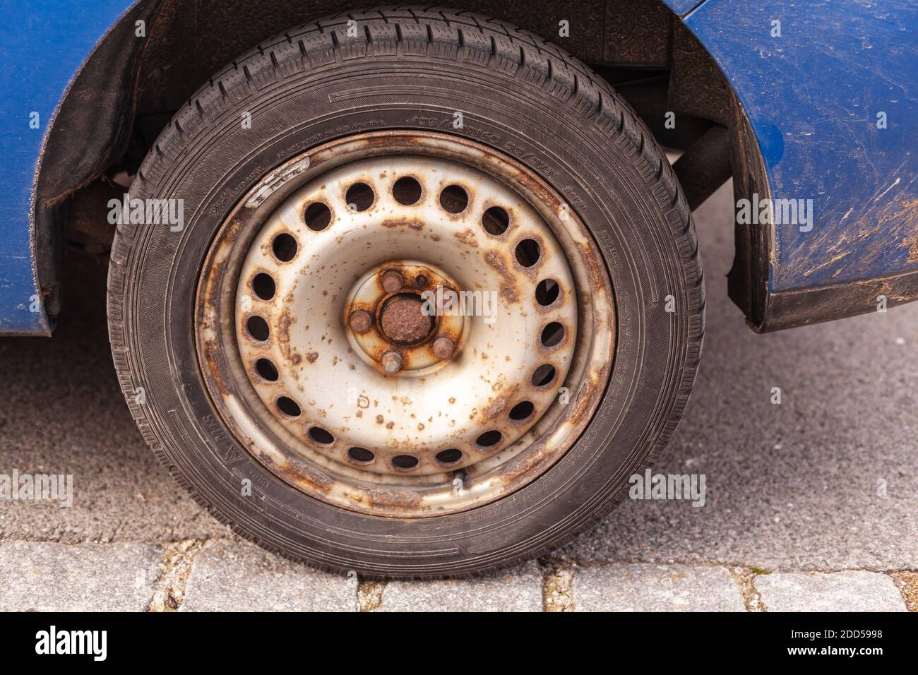 Steel wheel rim hi-res stock photography and images - Alamy