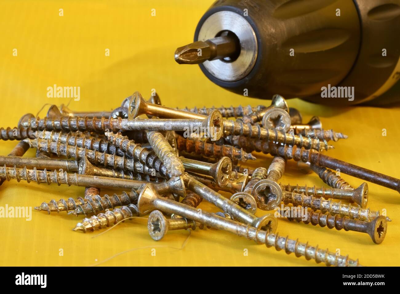 screws and electrical screw driver Stock Photo - Alamy