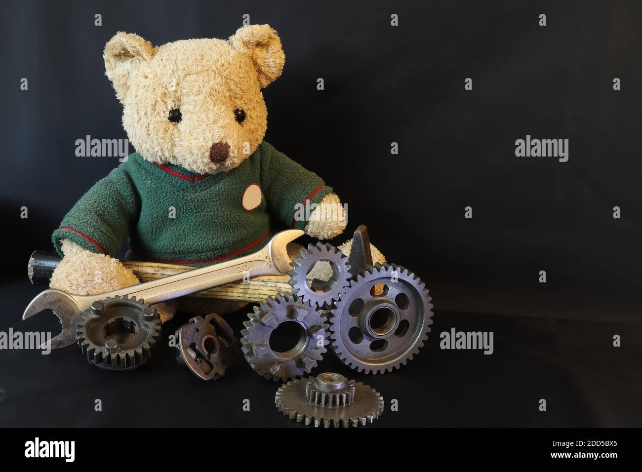 teddy bear as mechanic Stock Photo - Alamy
