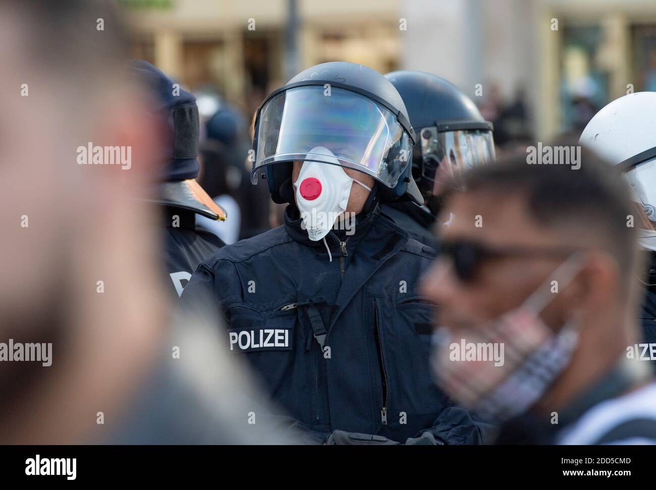 Helmeted police officer hi-res stock photography and images - Alamy