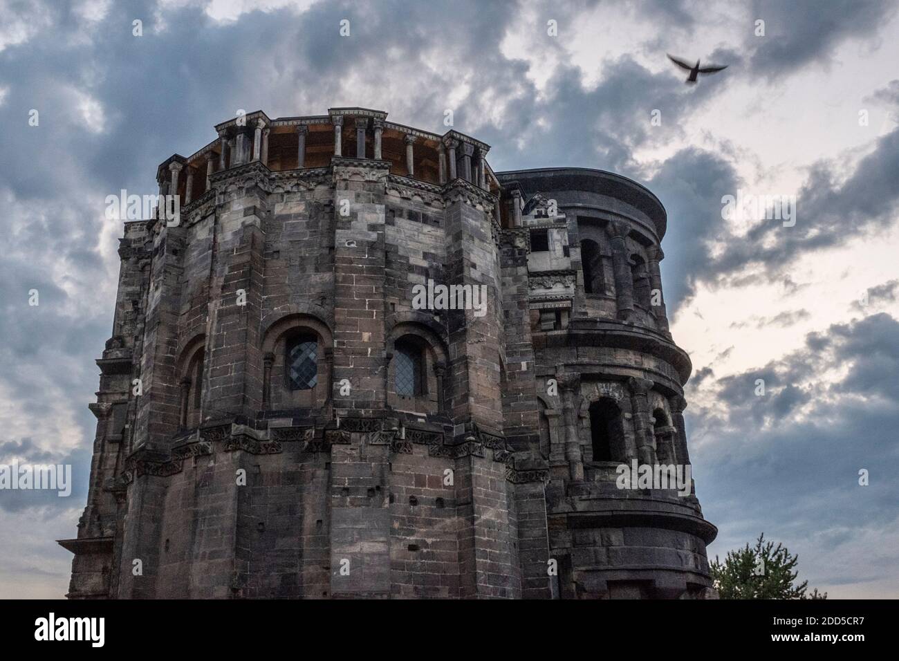 Porta Nigra (Schwarzes Tor), Trier, Germany Stock Photo - Alamy