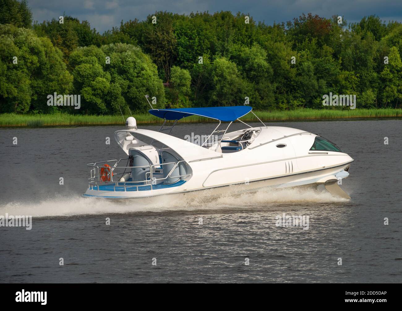 Hydrofoil speedboat hi-res stock photography and images - Alamy