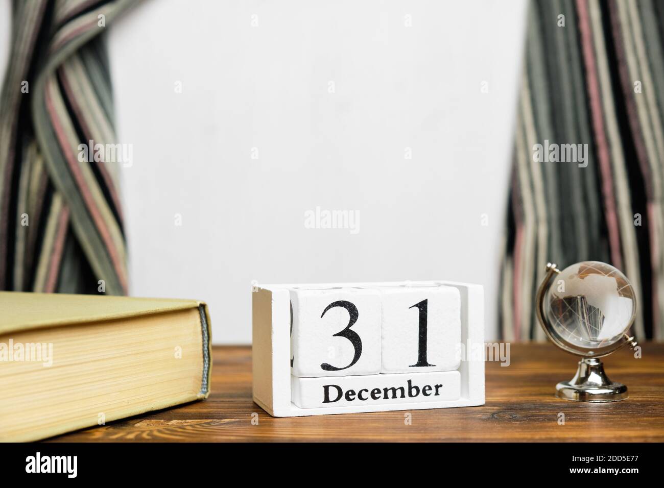 thirty-first day of winter month calendar december with copy space ...