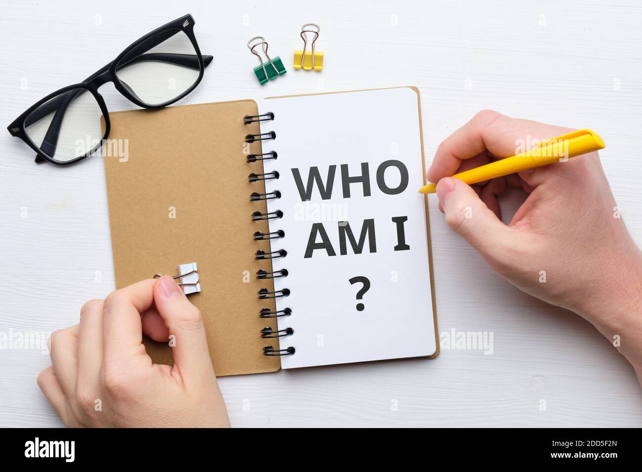 Handwritten question who am i concept on paper Stock Photo - Alamy