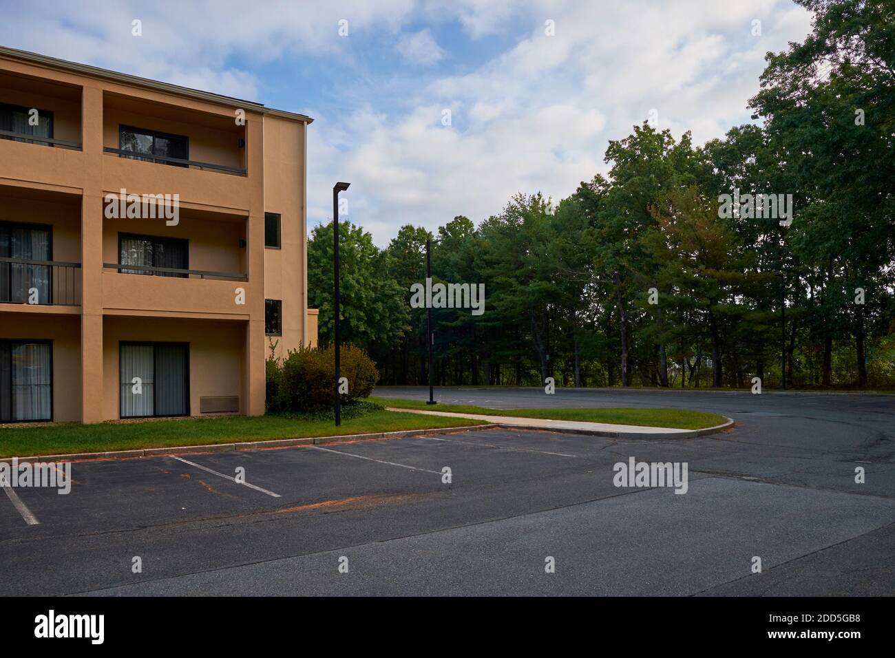 Empty courtyard hi-res stock photography and images - Alamy