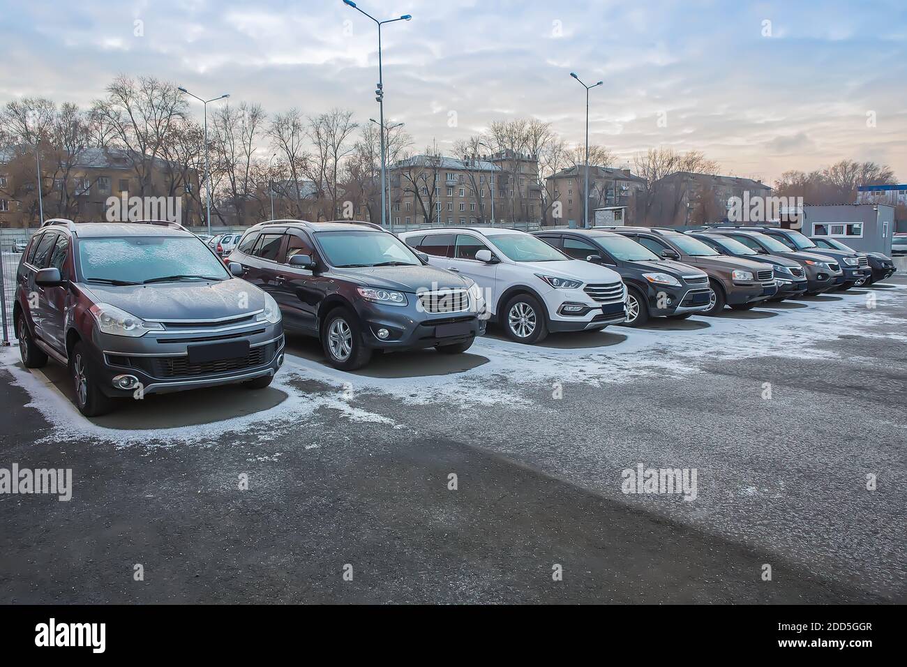 Row various cars sale outdoors hi-res stock photography and images - Alamy