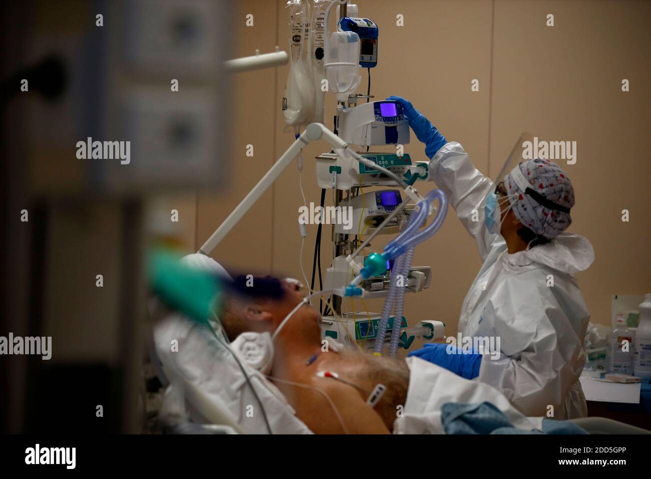 Rome, Rome, Italy. 24th Nov, 2020. A medical worker in personal ...