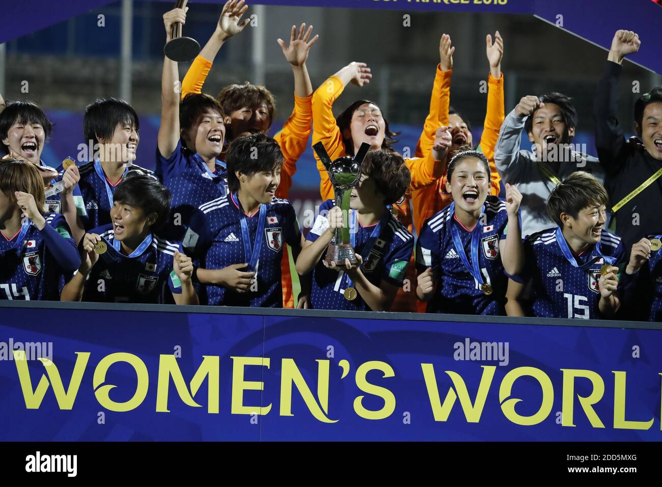 Japan's receiving the winner Cup in the 2018 FIFA World Cup Under 20 ...