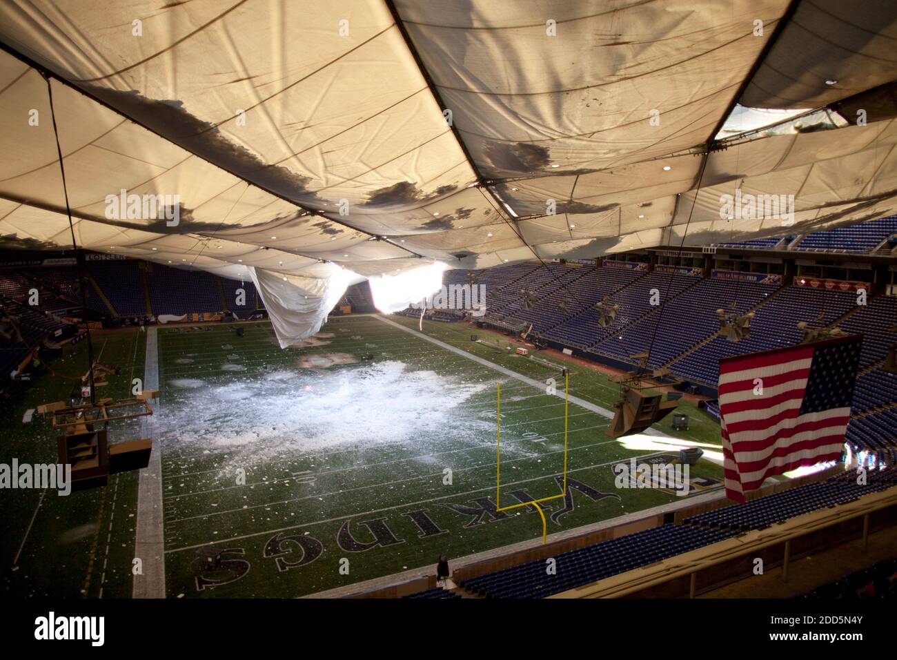 Metrodome roof hi-res stock photography and images - Alamy