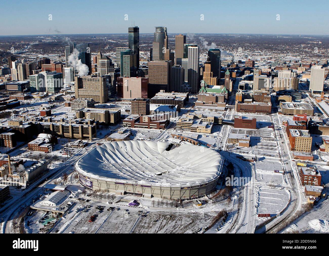 Metrodome roof hi-res stock photography and images - Alamy