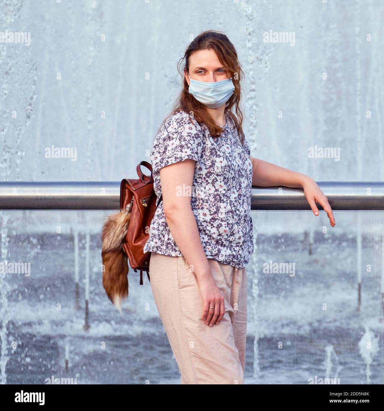 Allergy mask woman beach hi-res stock photography and images - Alamy
