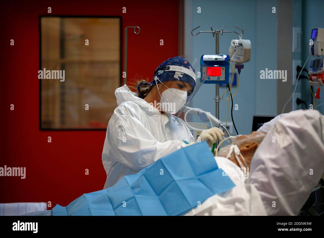 Rome, Italy. 24th Nov, 2020. A medical worker in personal protective ...