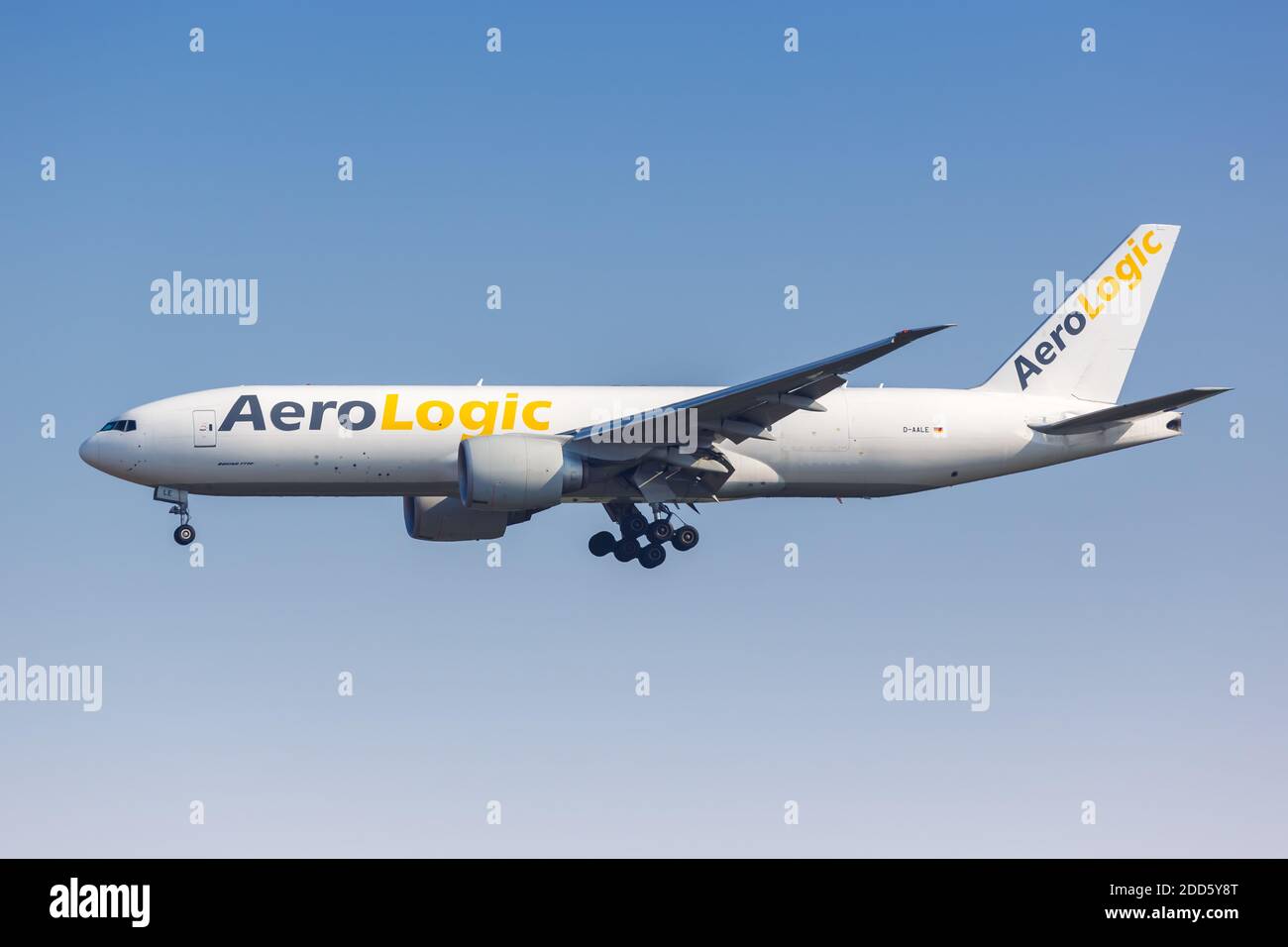 Boeing b777 freighter hi-res stock photography and images - Alamy