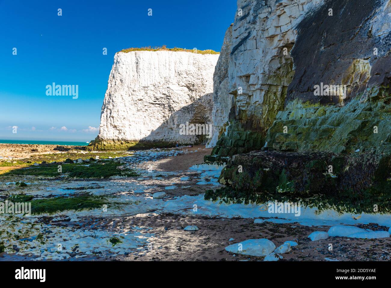 MARGATE, Kent, UK: 21 May 2020: Visitors to Margate's Main Sands beach ...