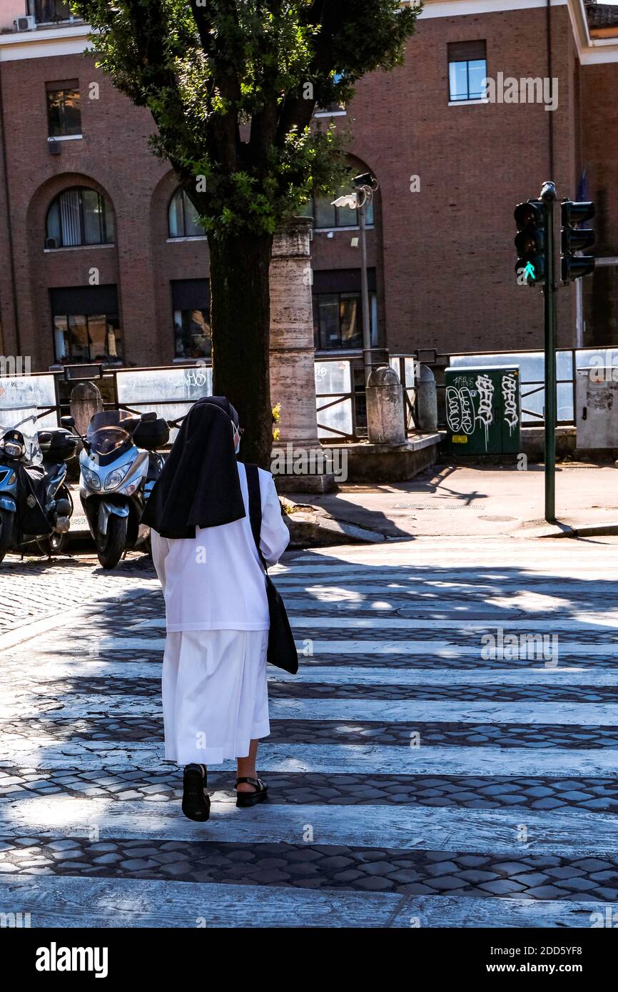 A Nun Crossing a Street - Rome, Italy Stock Photo - Alamy