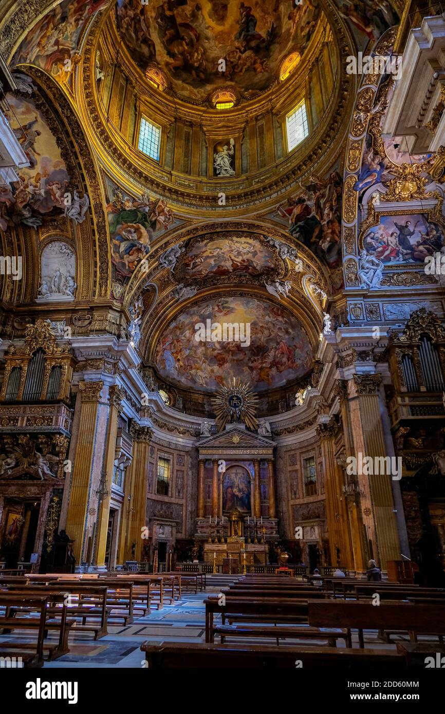 Interior of Chiesa del Gesù - Baroque Catholic Church - Rome, Italy ...