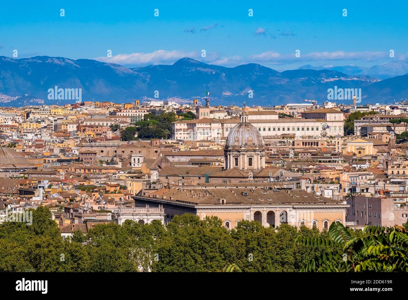 Panorama of the old town from gianicolo hill hi-res stock photography ...