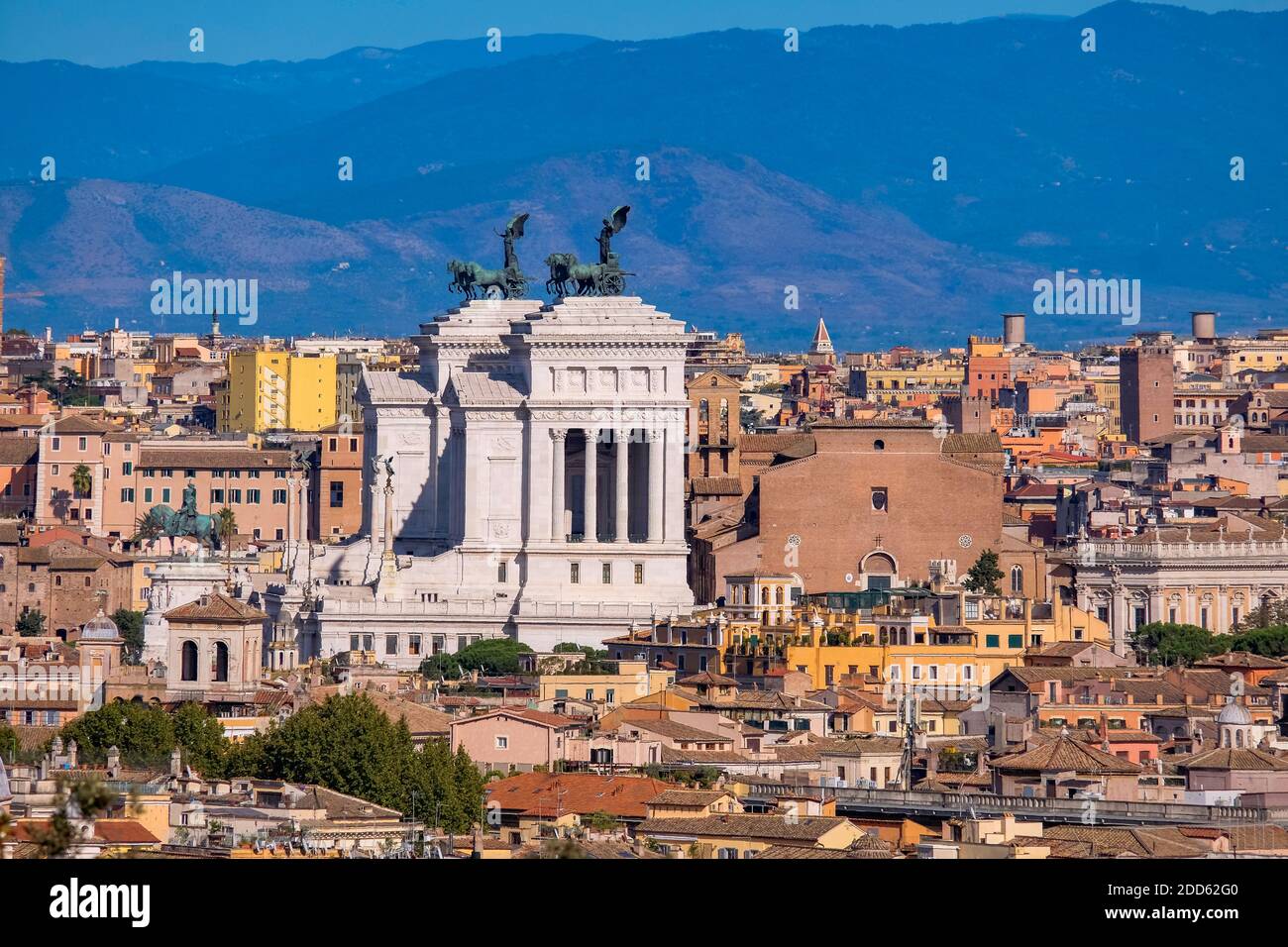 Panorama of the old town from gianicolo hill hi-res stock photography ...