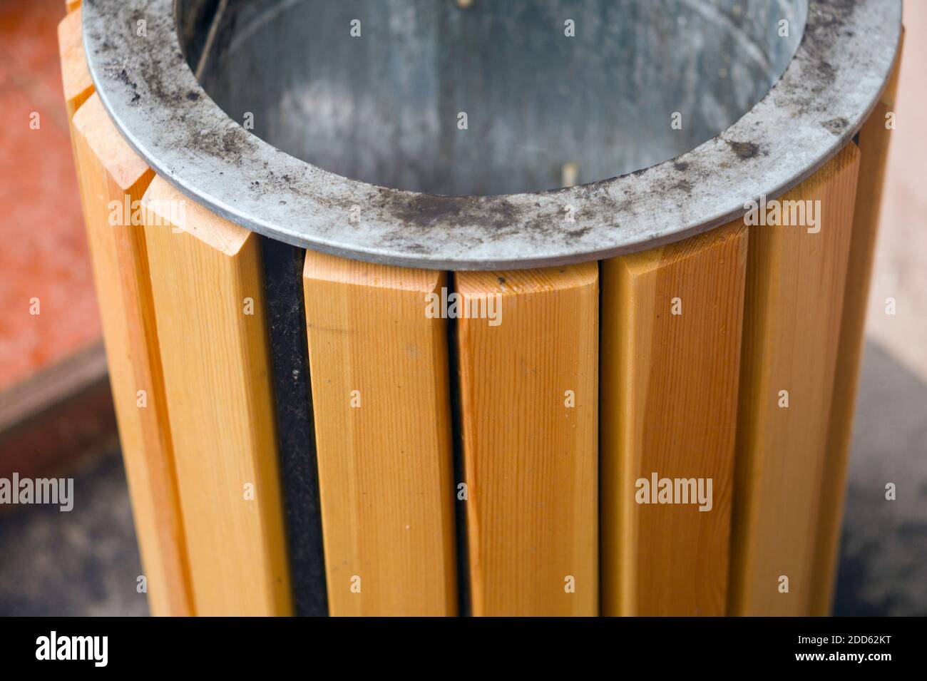 close up of an empty rubbish bin, outdoor shot Stock Photo - Alamy