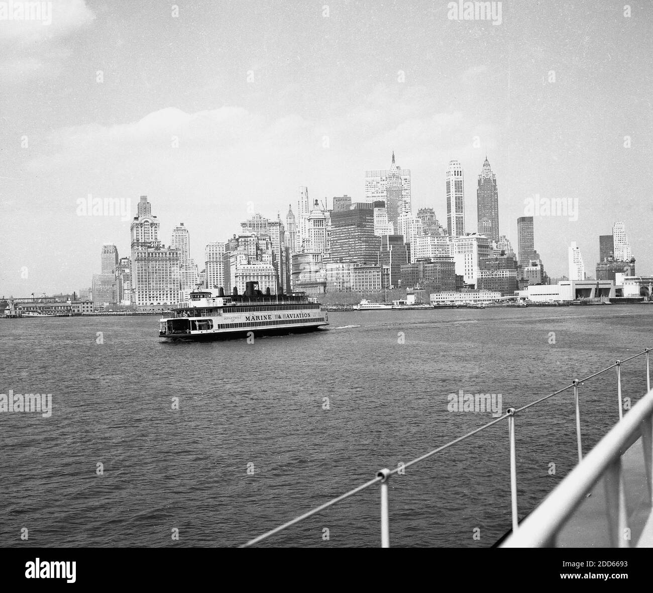 Ferry crossing hudson river hi-res stock photography and images - Alamy