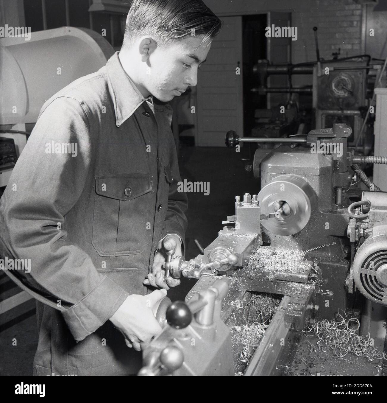 1950s man using a lathe hi-res stock photography and images - Alamy