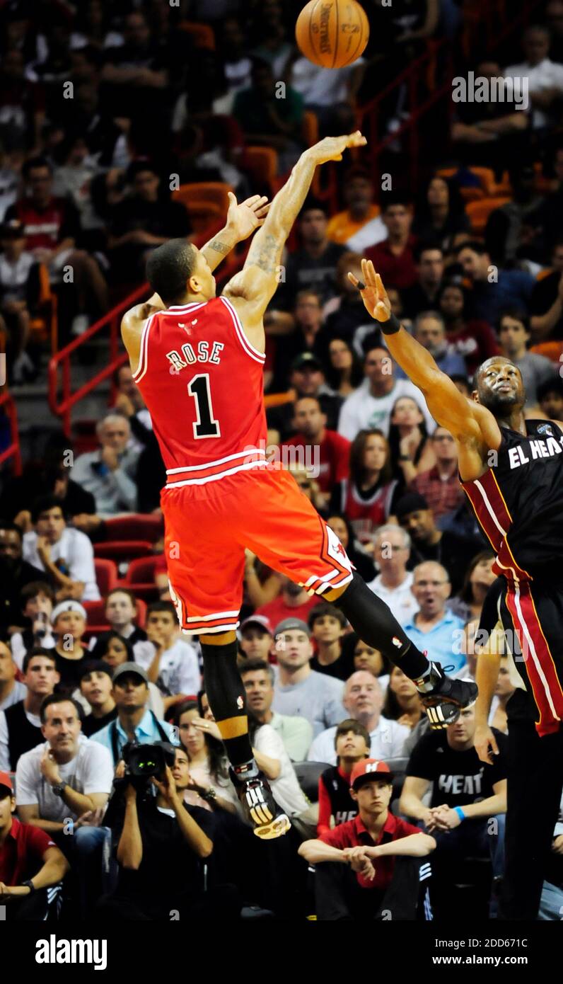 Derrick Rose Shooting Wallpaper