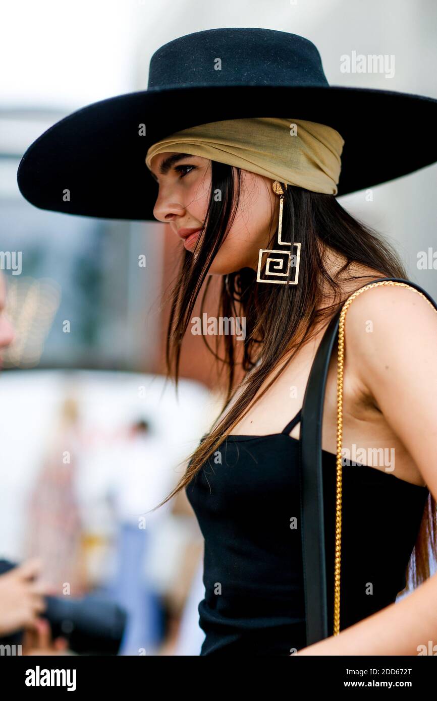 Street style, Doina Ciobanu arriving at Holzweiler spring summer 2019 ...