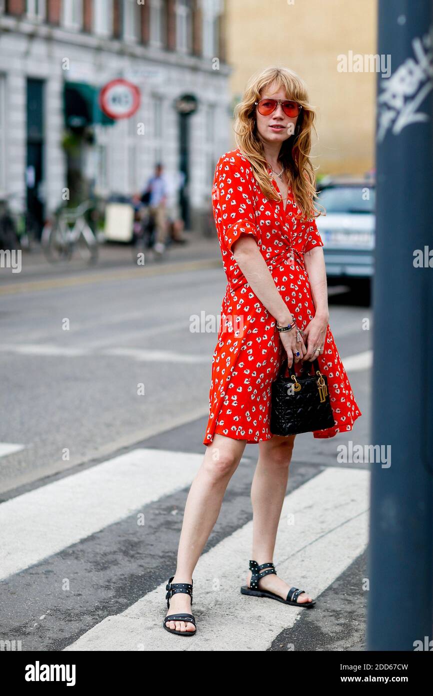 Street style, Fiona Jane arriving at Stine Goya spring summer 2019 ...