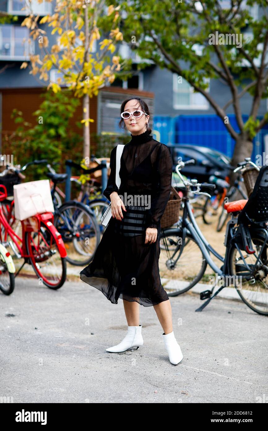 Street style, Shini Park arriving at Cecilie Bahnsen spring summer 2019 ...