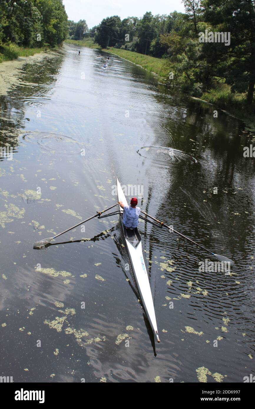 Sculling hi-res stock photography and images - Alamy