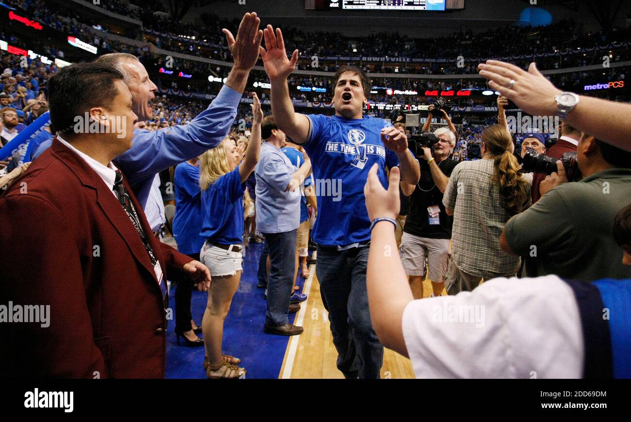 Mavs fans hi-res stock photography and images - Alamy