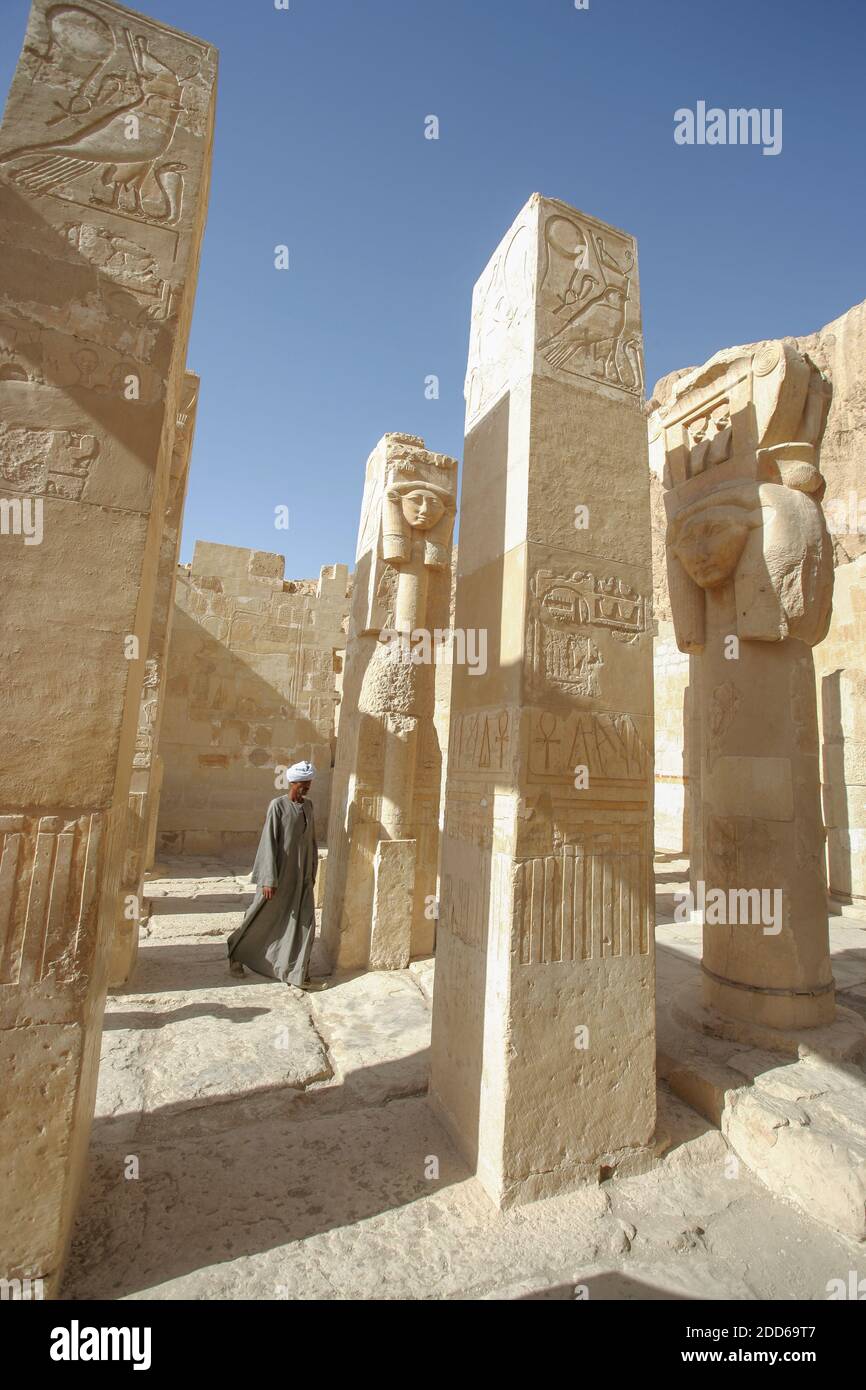DEIR EL-BAHARI, LUXOR Stock Photo - Alamy