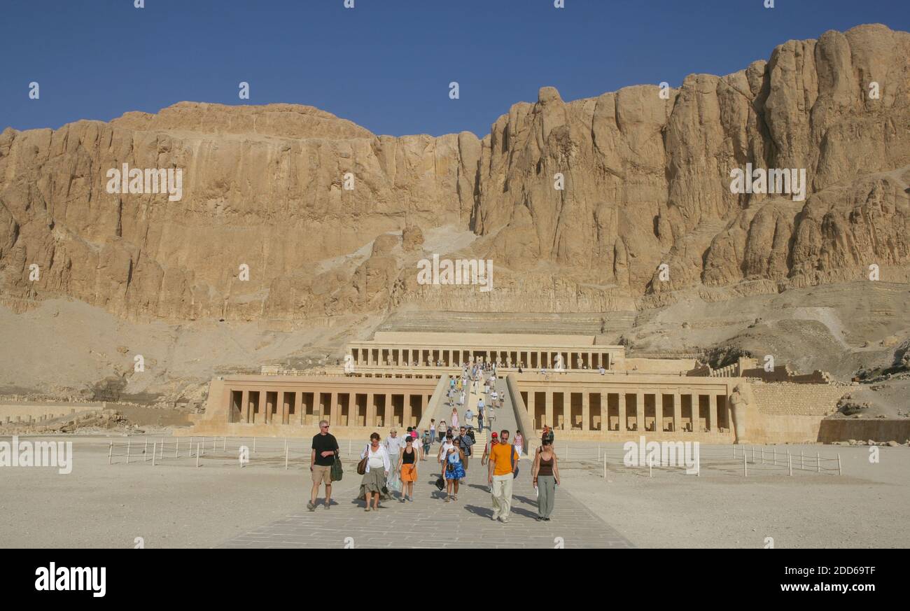 Temple mortuaire deir el bahari hi-res stock photography and images - Alamy