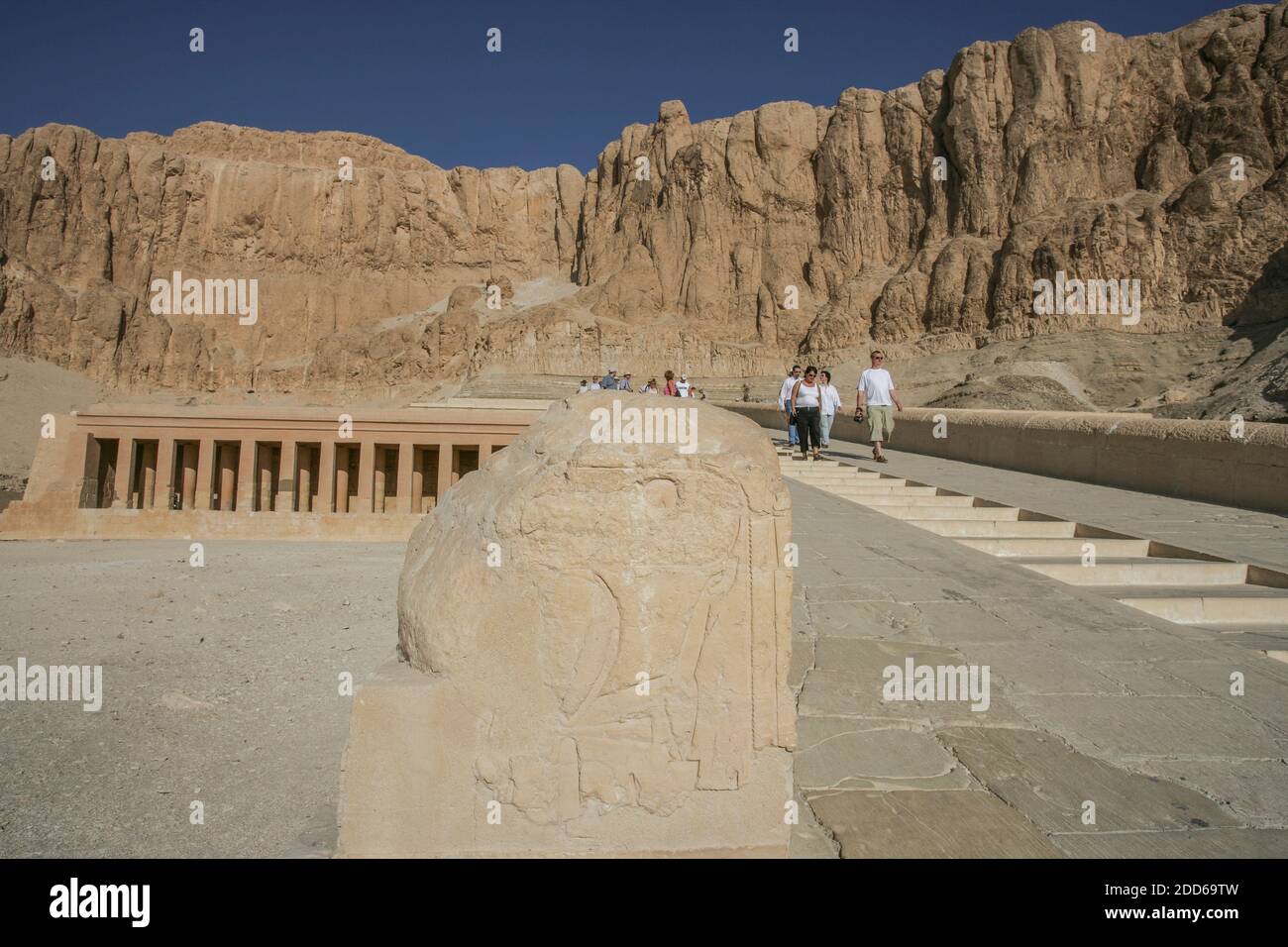 DEIR EL-BAHARI, LUXOR Stock Photo - Alamy