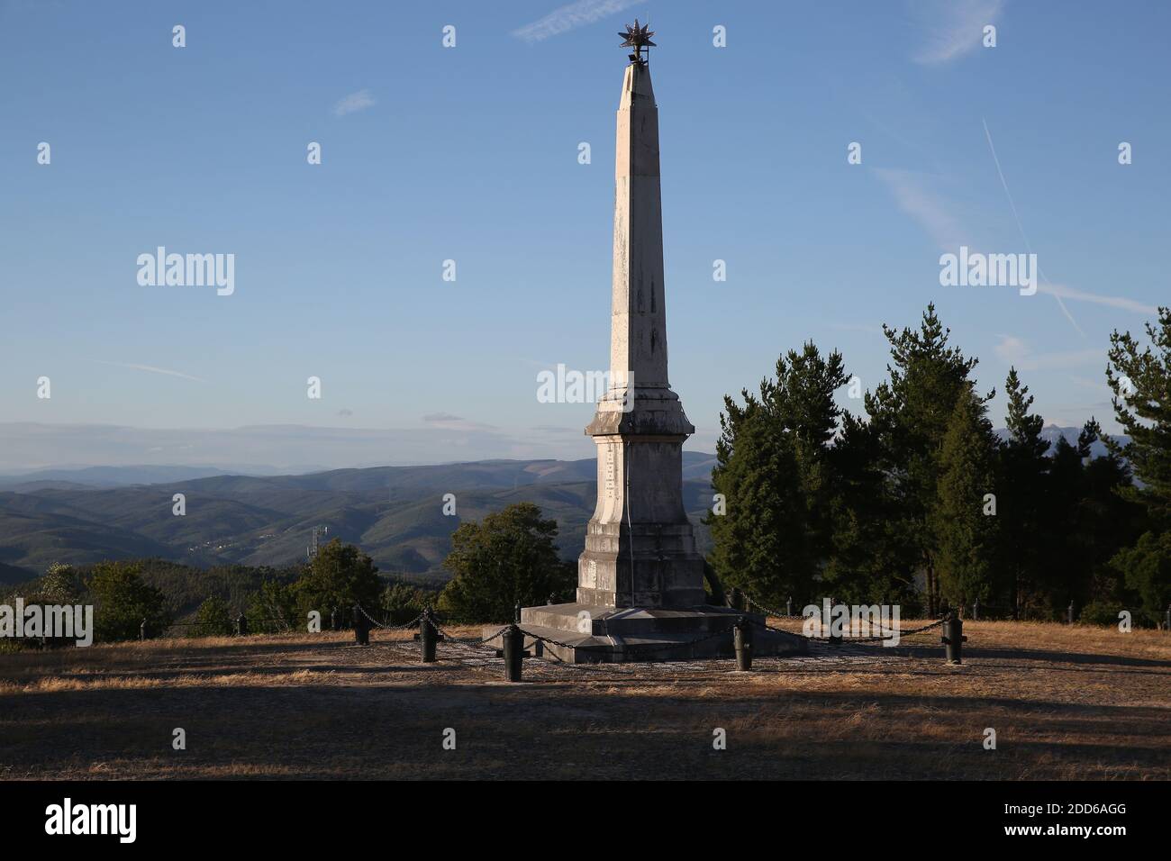 Obelisk memorial to the the Battle of Busaco (Bussaco) (Bucaco), a ...