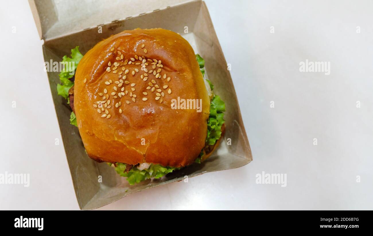 Home delivery burger hi-res stock photography and images - Alamy