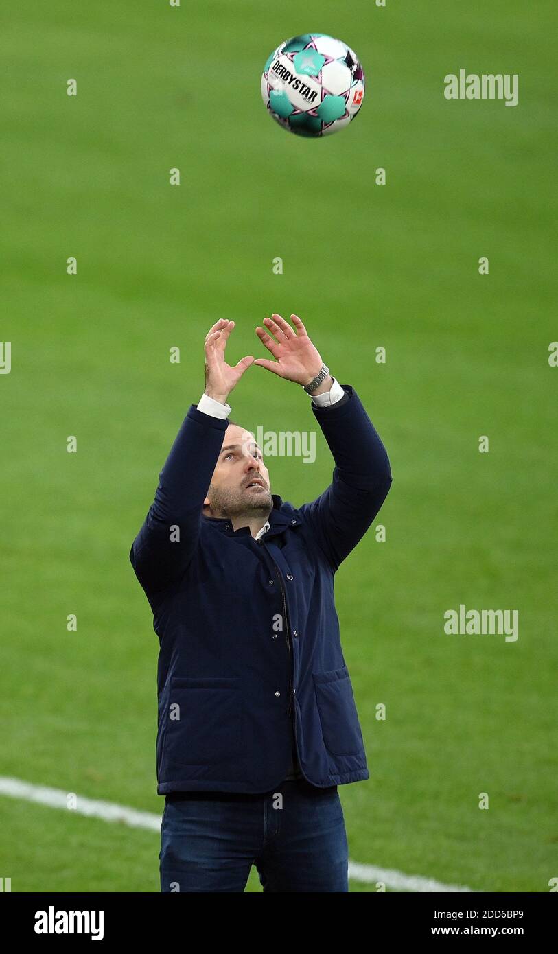Gelsenkirchen, Deutschland. 21st Nov, 2020. firo: 11/21/2020 Soccer ...