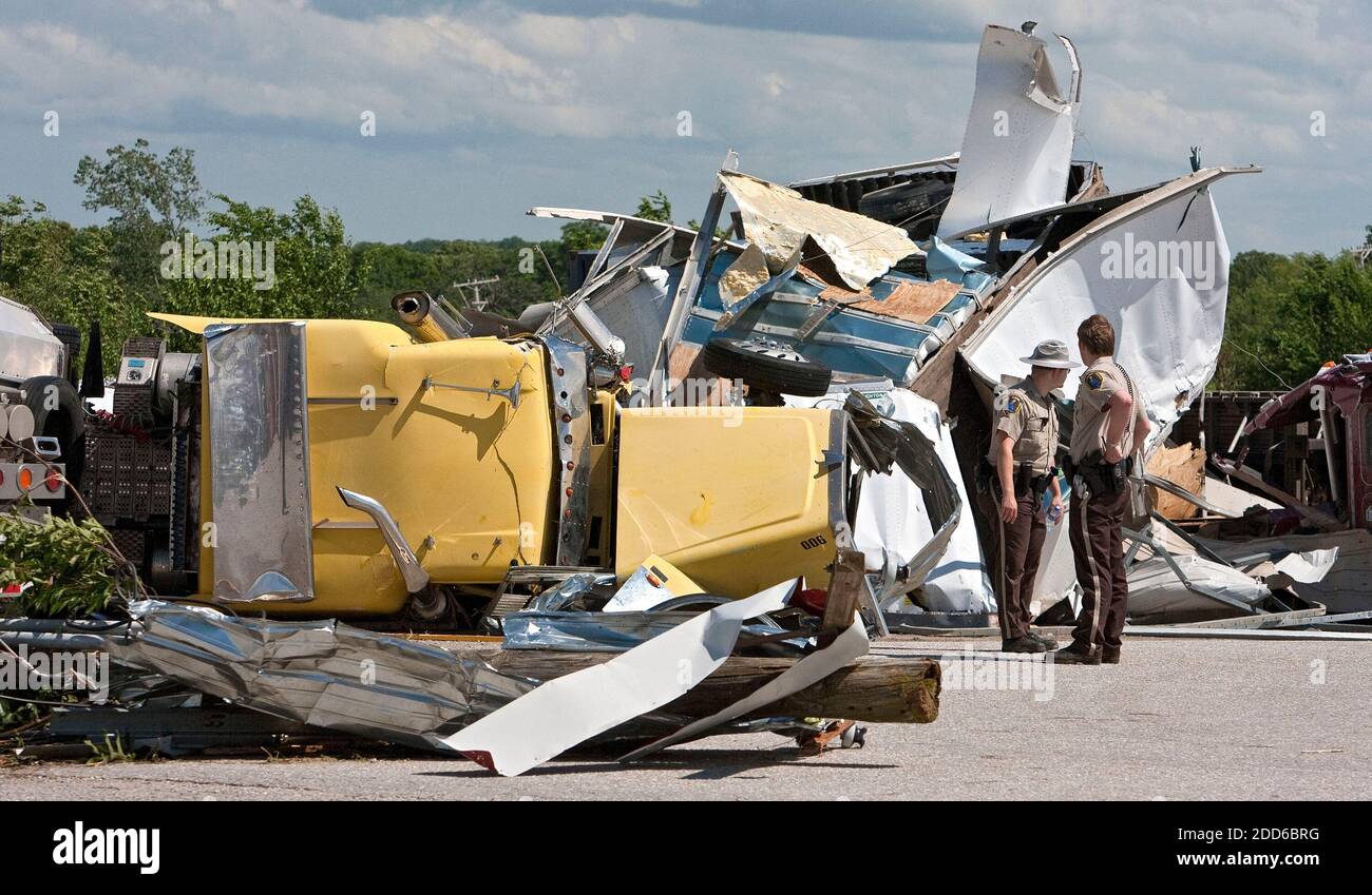 Damaged trucks hi-res stock photography and images - Alamy