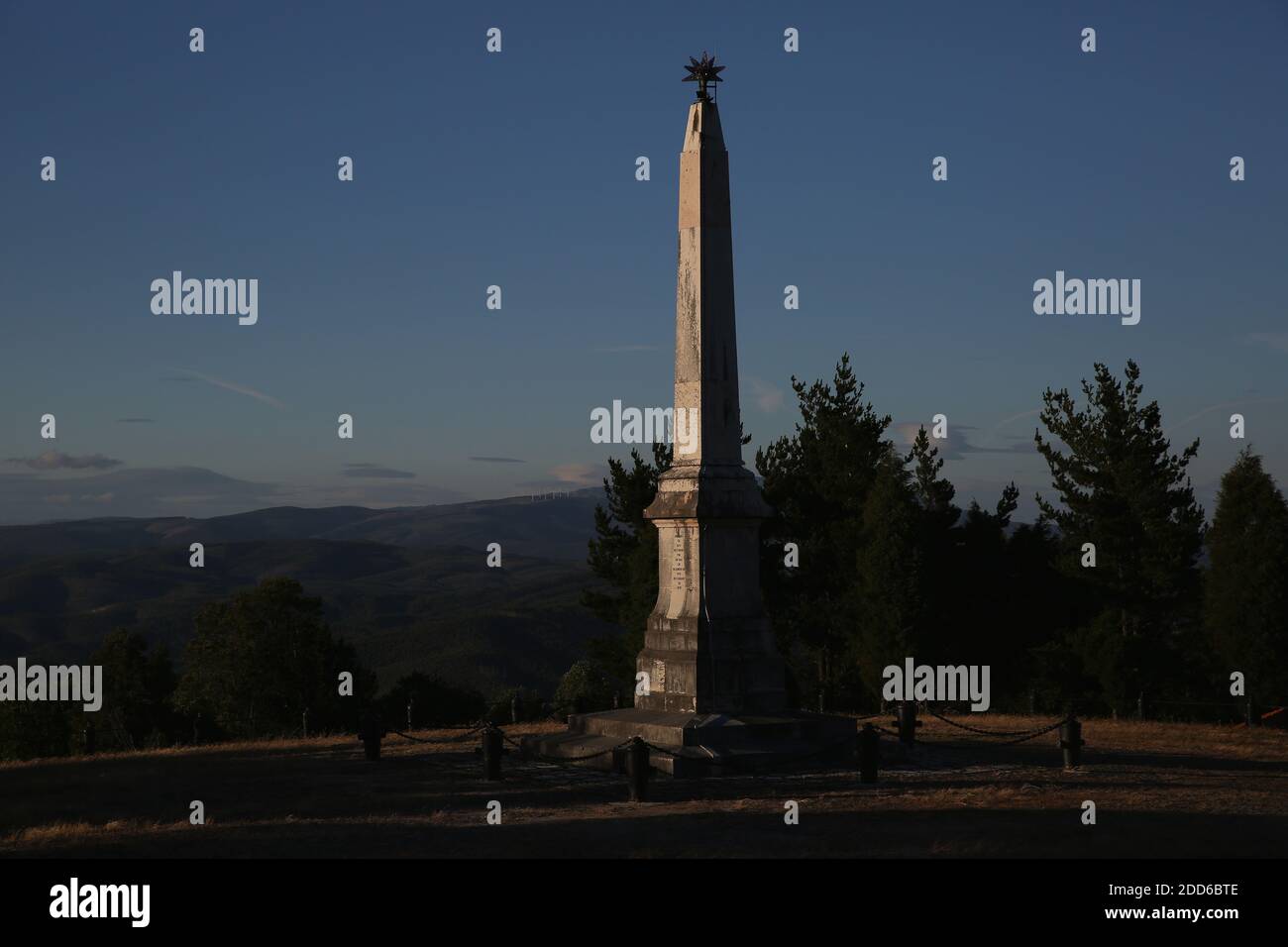 Obelisk memorial to the the Battle of Busaco (Bussaco) (Bucaco), a ...