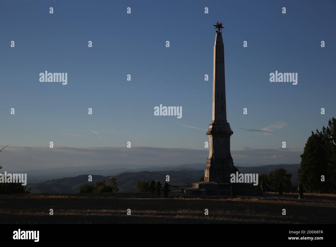 Obelisk memorial to the the Battle of Busaco (Bussaco) (Bucaco), a ...