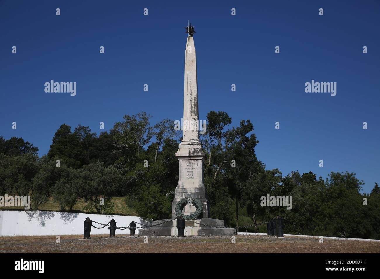Obelisk memorial to the the Battle of Busaco (Bussaco) (Bucaco), a ...